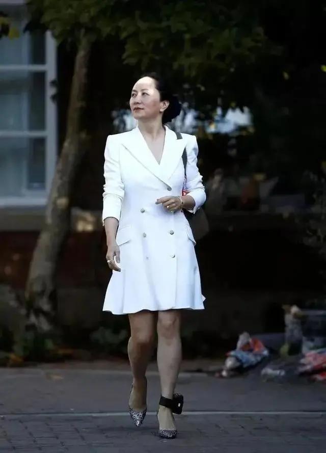 Meng Wanzhou's latest look has deep meaning, wearing "China Red" is ...