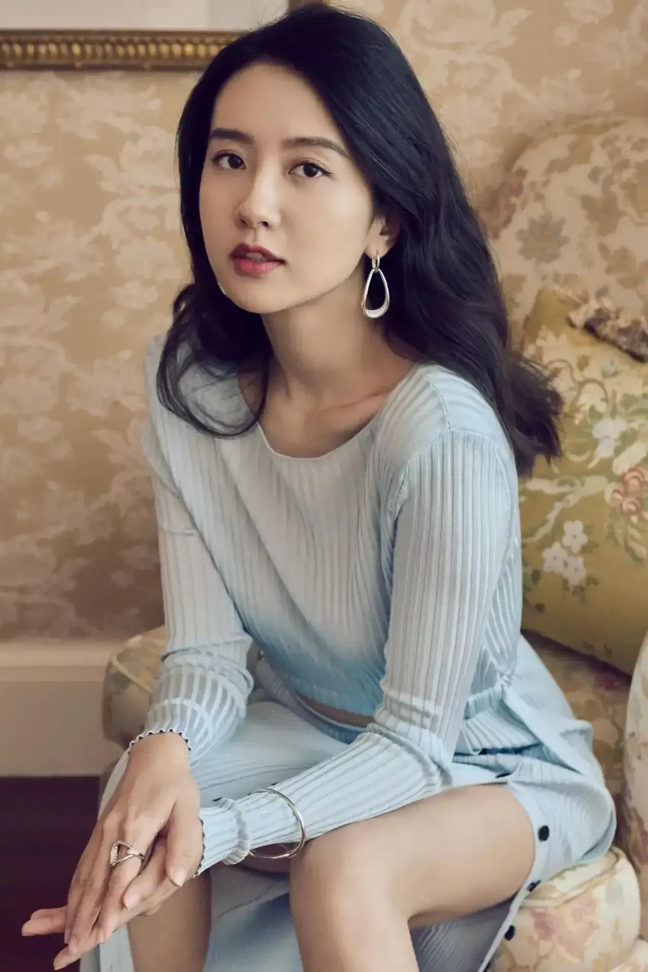 S-line hot bus Xu Lingyue, big white legs, Li Qinzhi mixed atlas 13 ...