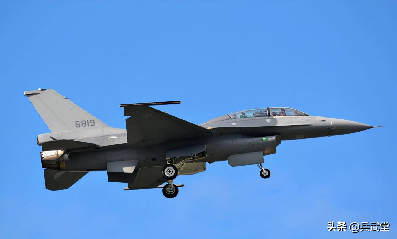 美媒罕見吹捧WS10B？稱殲10C對抗F16V有壓倒優勢，五項技術或領先 - 資訊咖