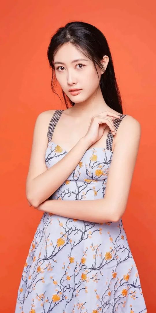 Zhang Zixuan, who is tall and sweet, pure and lustful, some people say ...