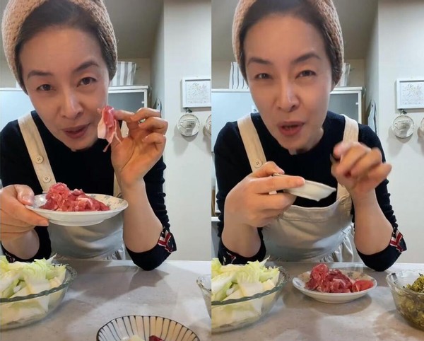 Gu Yan, the old play bone, has rugged teeth, sunken cheeks too thin, and a large white wall at ...