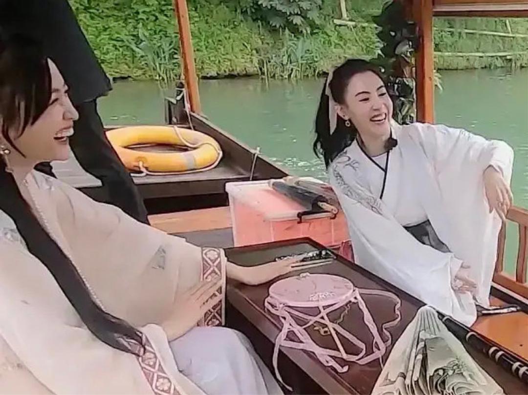 Wu Xuanyi's big white teeth with a strong sense of existence seem to be ...