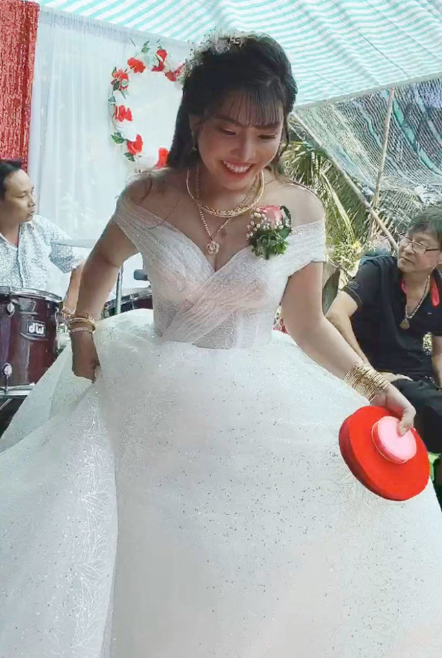 The woman was abandoned by her ex-husband because of her ugly ...