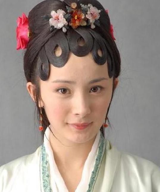 I only serve these 3 female celebrities who have small eyes but are ...