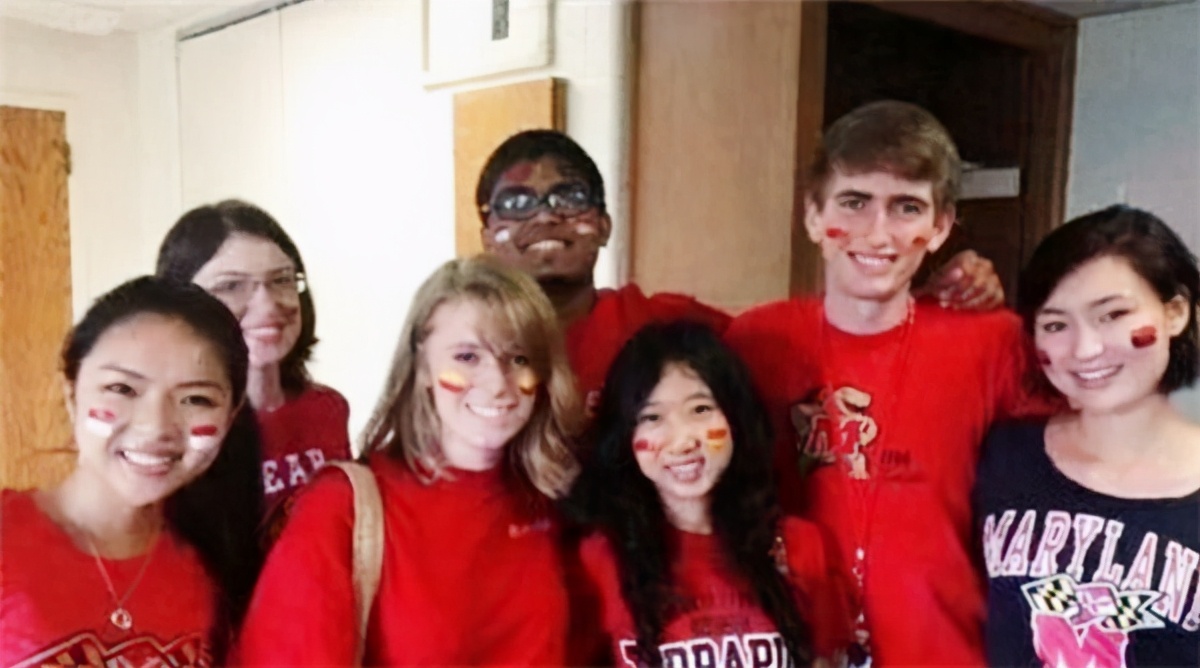 Yang Shuping, who publicly called the foreign air sweet and slandered ...