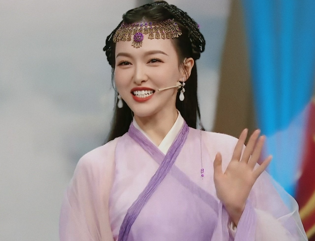 37-year-old Tang Yan challenged Zi Xuan again. After seeing her dressed ...