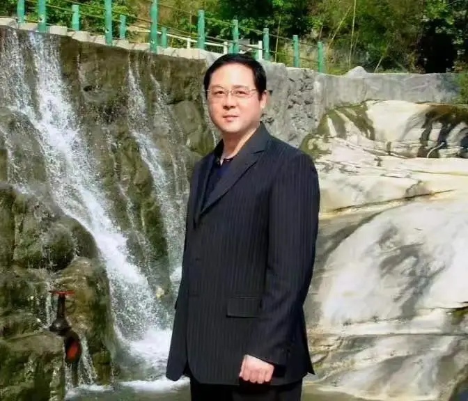 An unforgettable poem by military poet Wang Mingjun • Fireworks - iNEWS