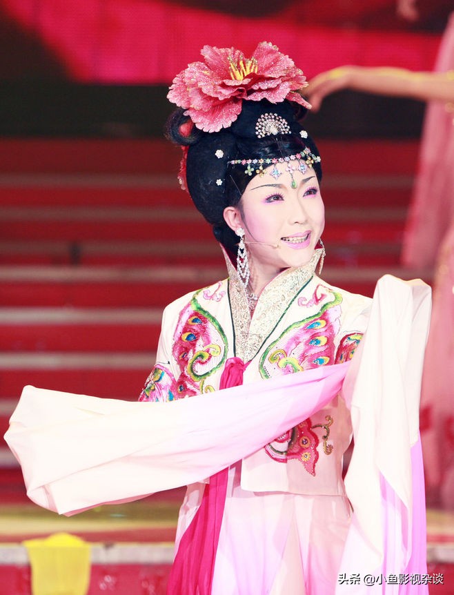 He is a national-level artist, and after he left the stage, he appeared ...