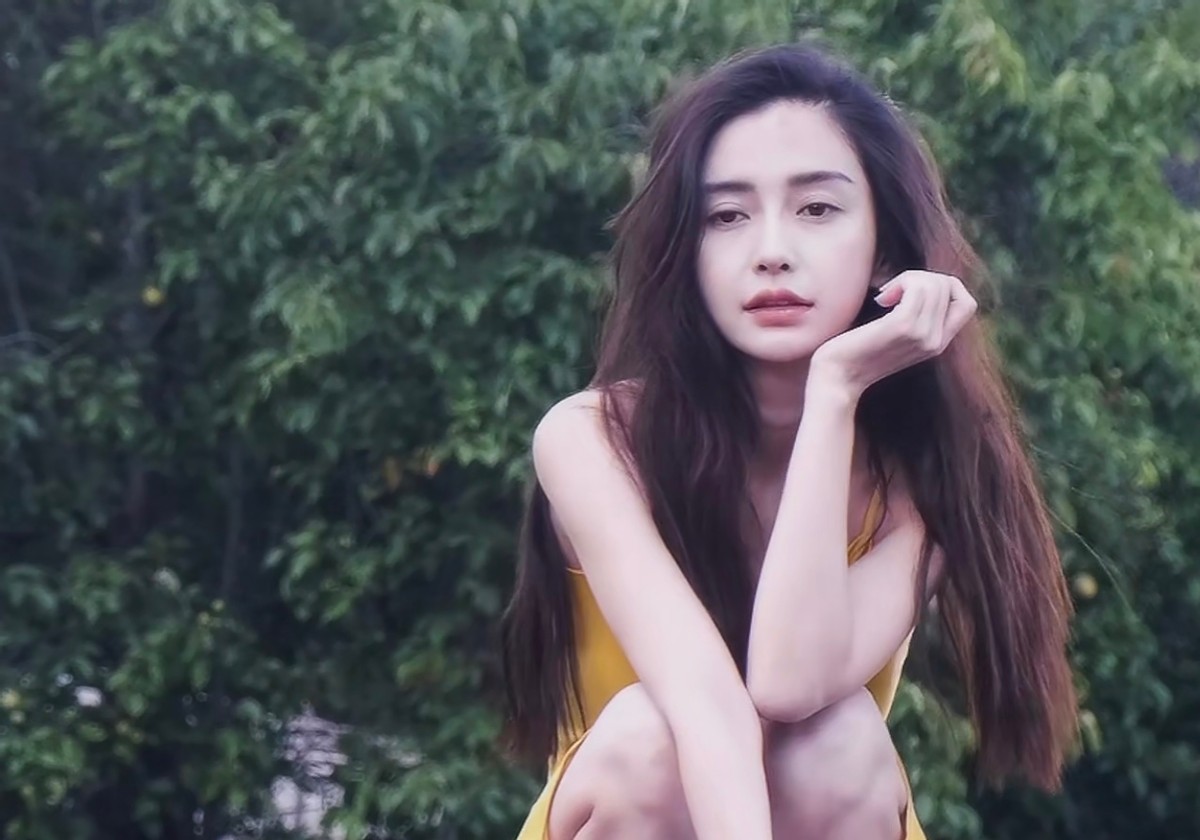 Baby boldly tease the birds at the shooting scene!Laughing eye wrinkles ...