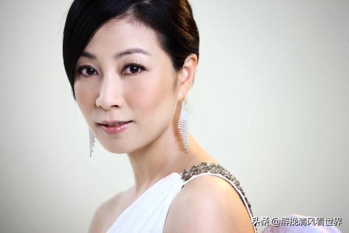 The 56-year-old Fang Wenlin shows off the "vest line", the figure does ...