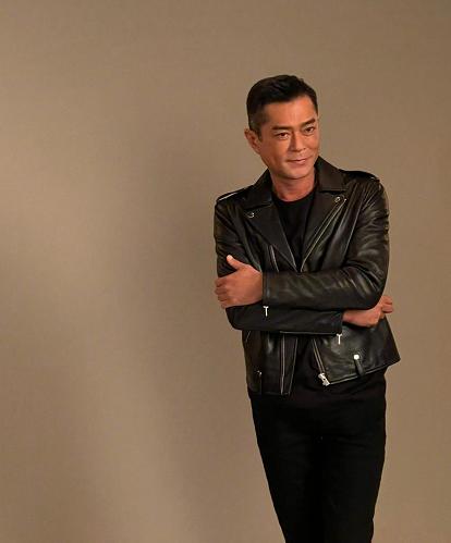 Louis Koo's mother appeared wearing pigeon eggs!Fair skin and good ...