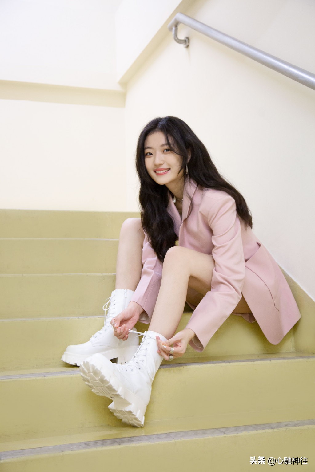"Little Quan Jixian" Sun Qianyi wears a pink suit, fresh and elegant ...
