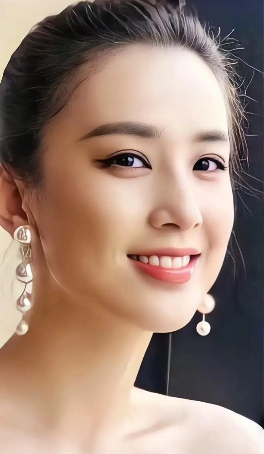 Huang Shengyi, a wealthy man, is becoming more and more prosperous - iNEWS