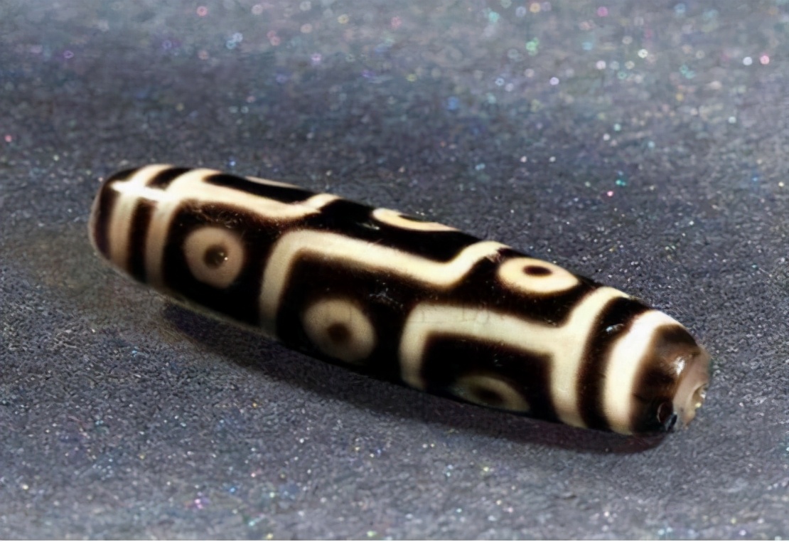 There are only two nine-eyed dzi beads left in the world. Jet Li spent ...