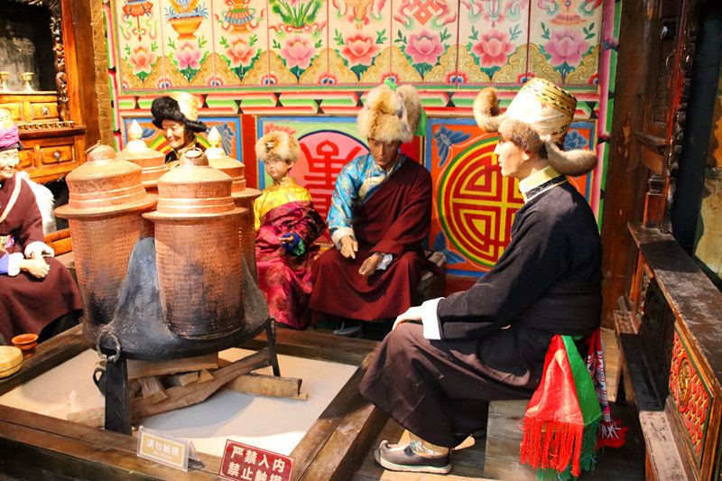 Start Shangri-La Tour at Diqing Museum - iMedia