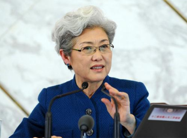 What kind of legendary life Fu Ying, who dropped out of school at the ...