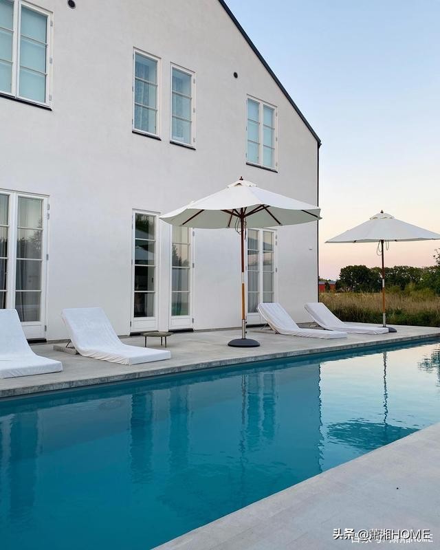 A villa on the outskirts of a Swedish couple, with a minimalist style ...