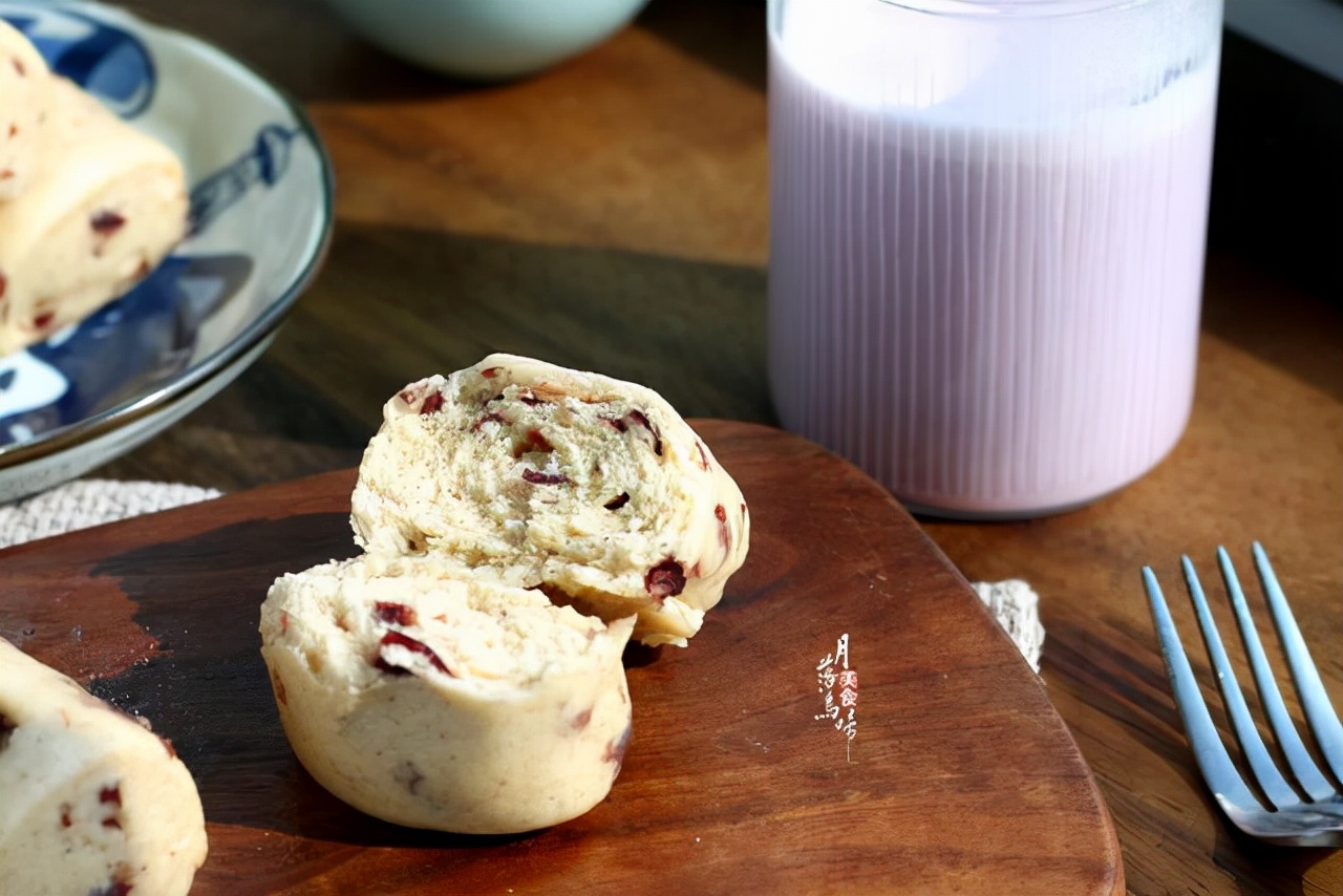 Secretly add some ingredients to the steamed buns, the coarse grains ...