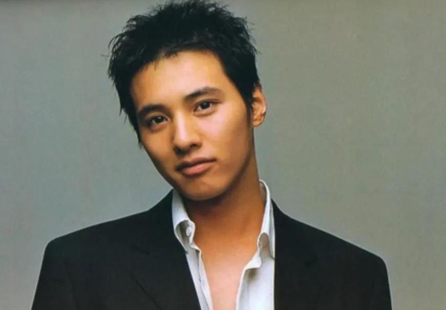 43-year-old South Korean actor Won Bin endorsed skin care products ...