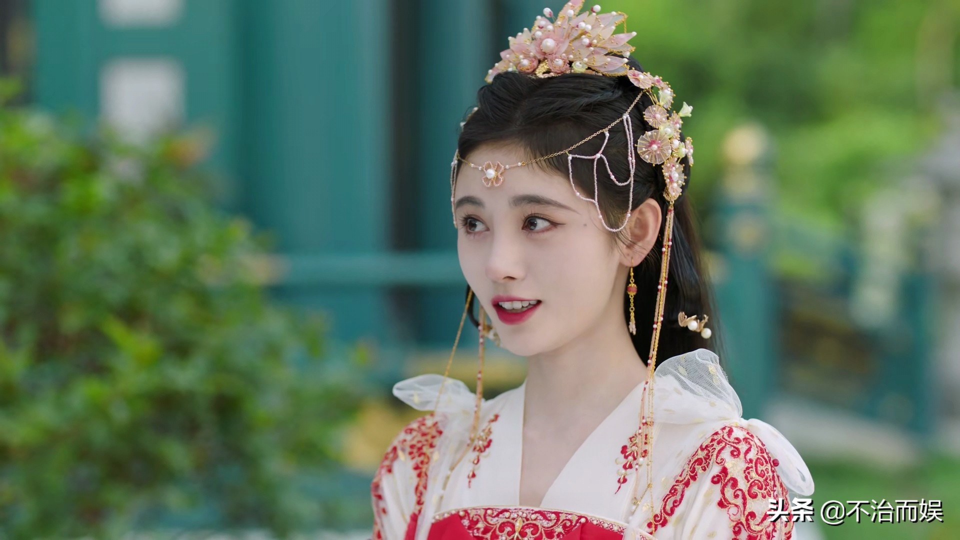 "The Legend of Jianan" is broadcast, the hostess has a good design, and ...
