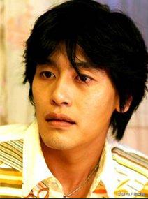 Cui Chengguo: He is Curator Kim with a devilish smile and a very cute ...