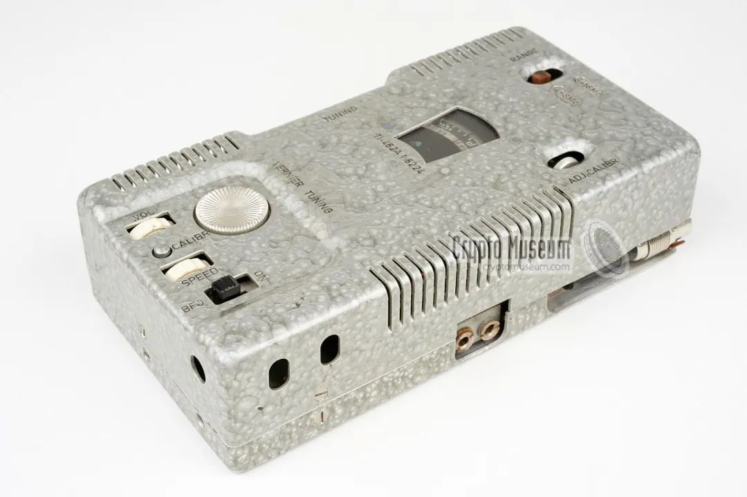 Czech 1956 11 electronic tube spy radio transceiver kit, equipped with ...