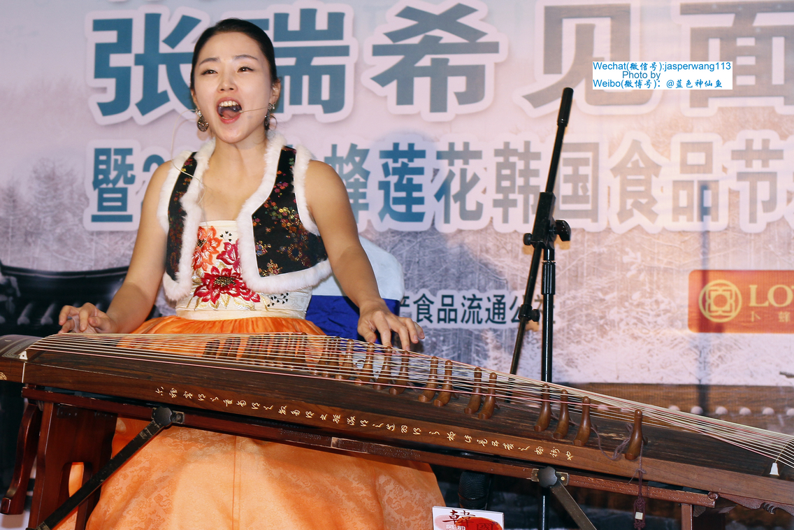 Zhang Ruixi attended the autograph meeting - iNEWS