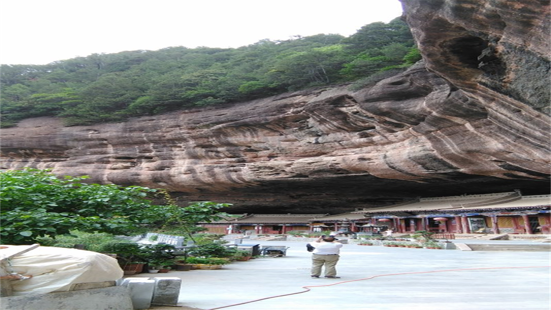 Xianren Cliff in Gansu, known as "Xianren Cave", has unlimited scenery ...