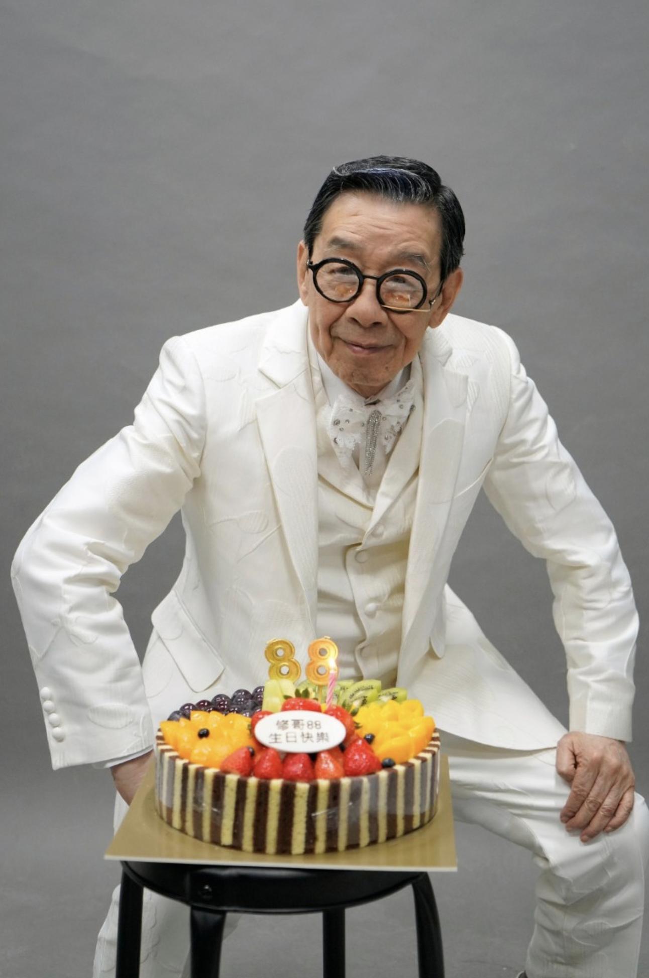 At the age of 89, Hu Feng broke the record and then held a concert. He ...