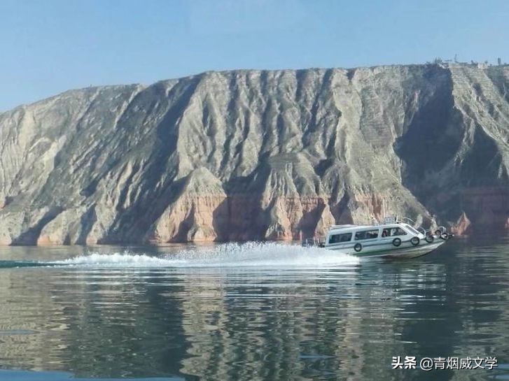 The Pearl of the Yellow River: Liujiaxia Reservoir and Bingling Temple ...