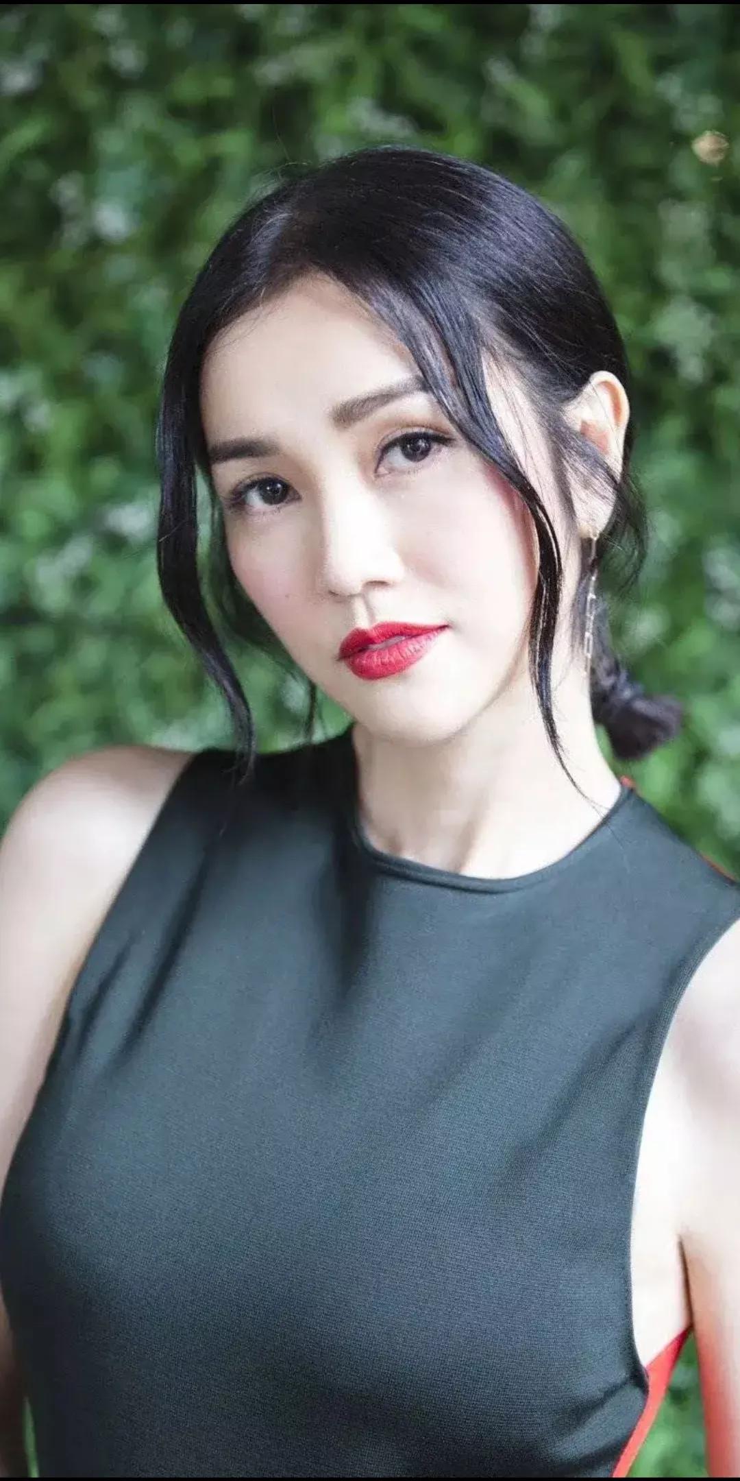 Hong Kong female singer Xie Anqi, over 40 years old, full of charm - iMedia