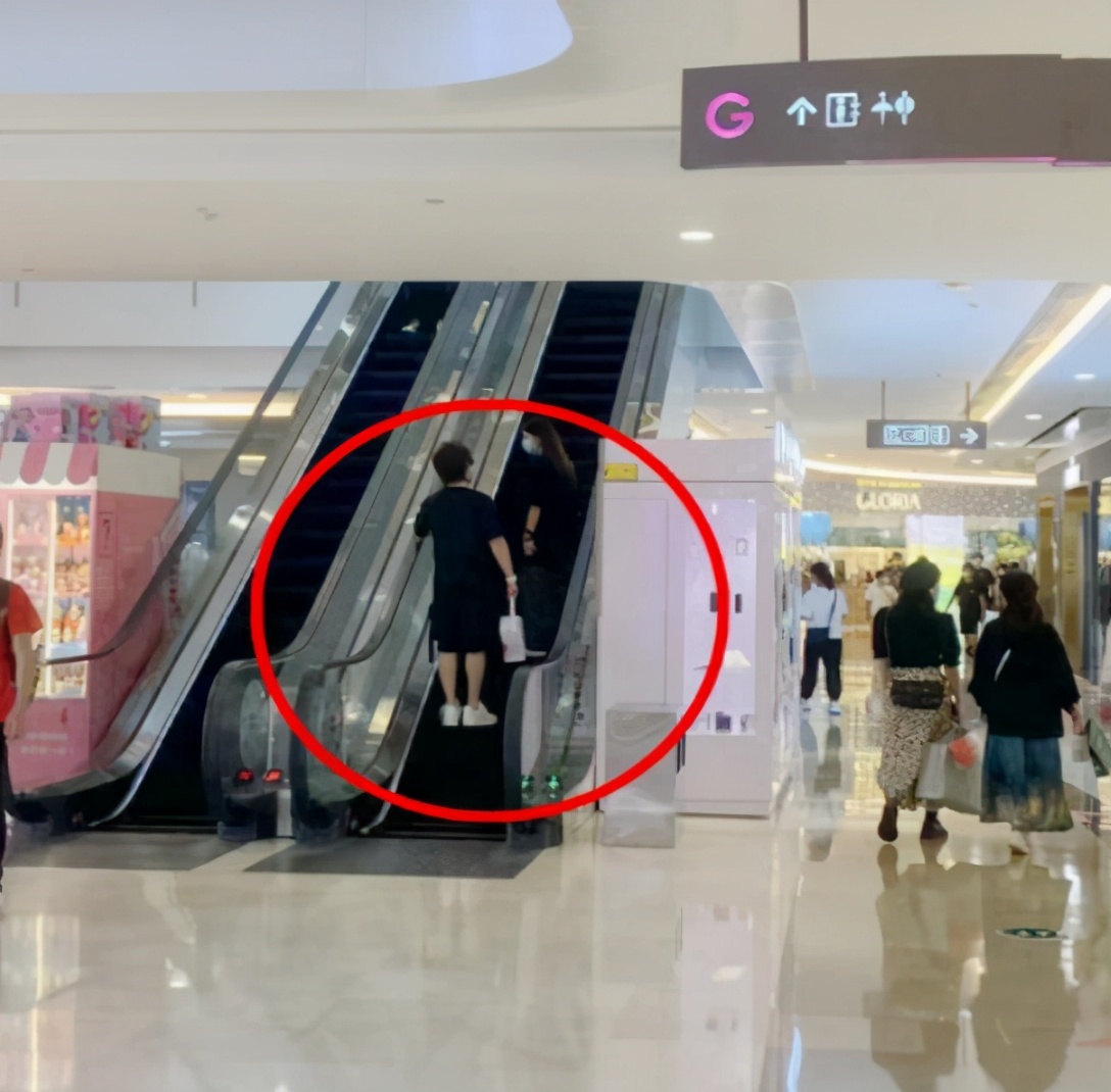 Luo Hao took the hot girl shopping and broke up with Zhou Yangqing?Netizen: Variety shows are ...
