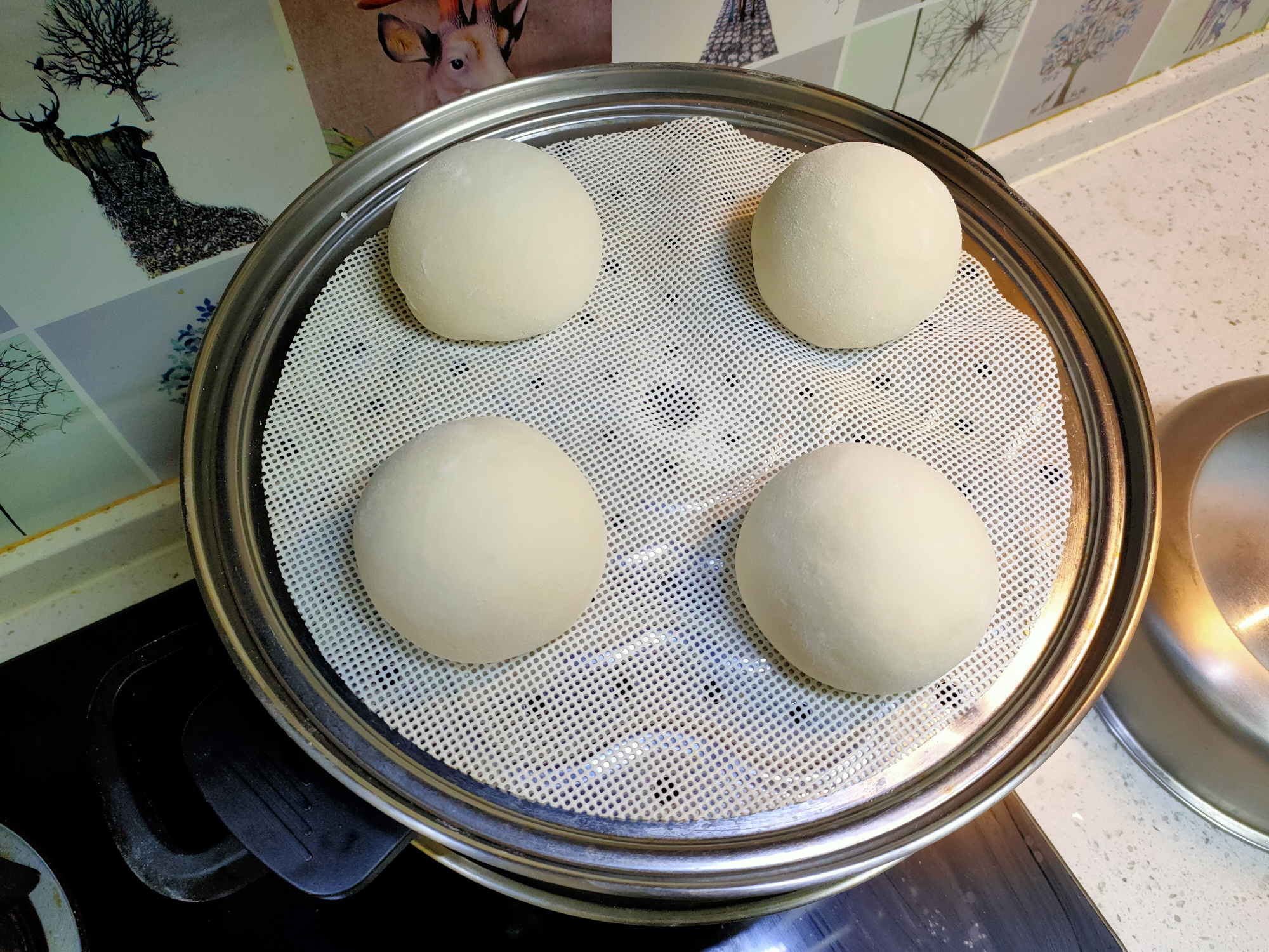 When steaming steamed buns, master the "three-time proofing" trick. The ...