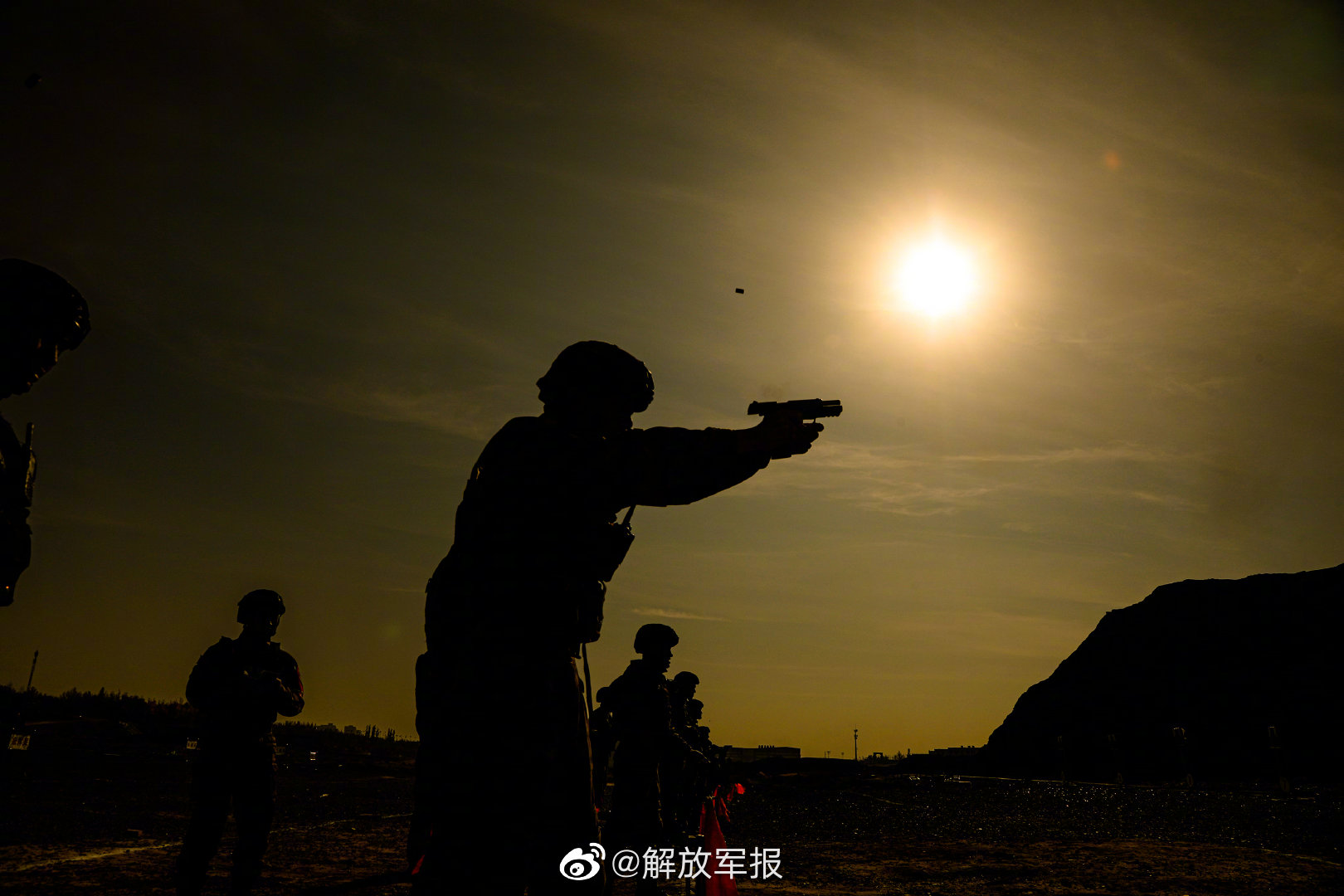 handsome!Special Forces shooting from guns in various poses - iNEWS