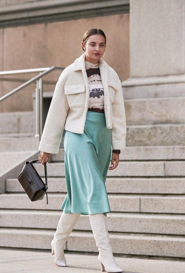 What is cute and warm to wear in winter?A fluffy lamb velvet coat is ...