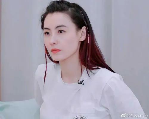 A netizen posted a Yanzhaomen photo, Cecilia Cheung: "This cookie is ...