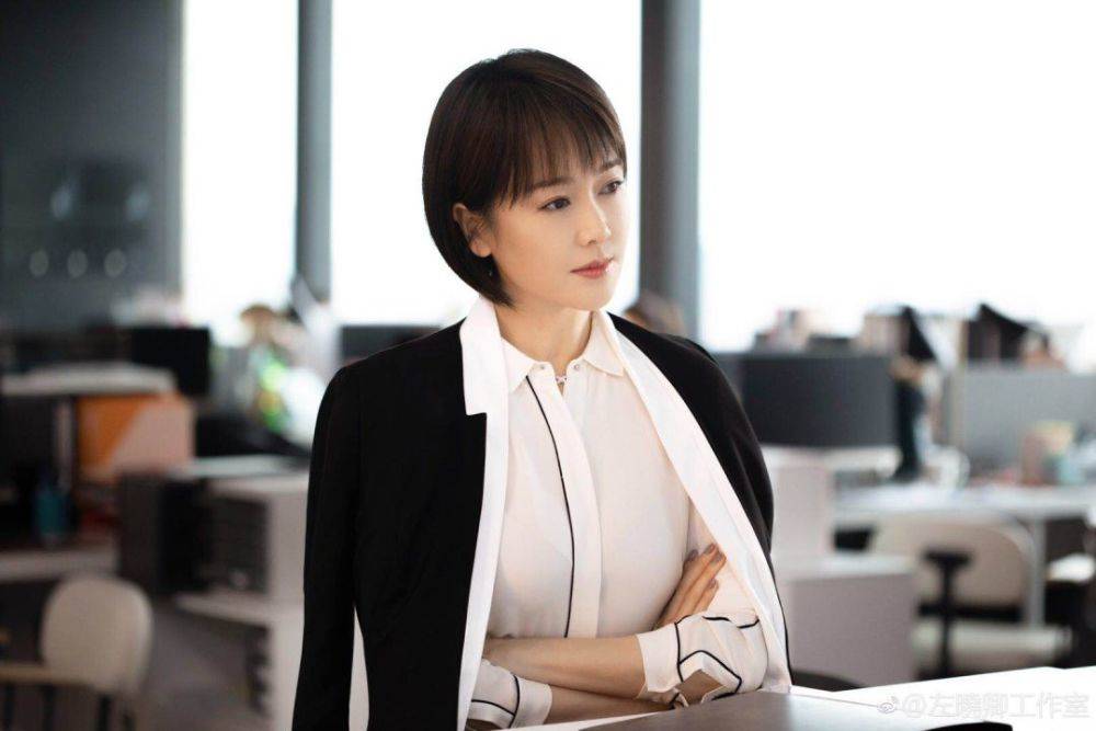 "Positive Youth" is a chic brooch that subtly reflects Lin Rui's ...