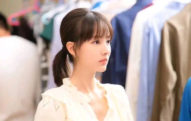 Shoulder-length short-haired beauty star, I like her - iNEWS