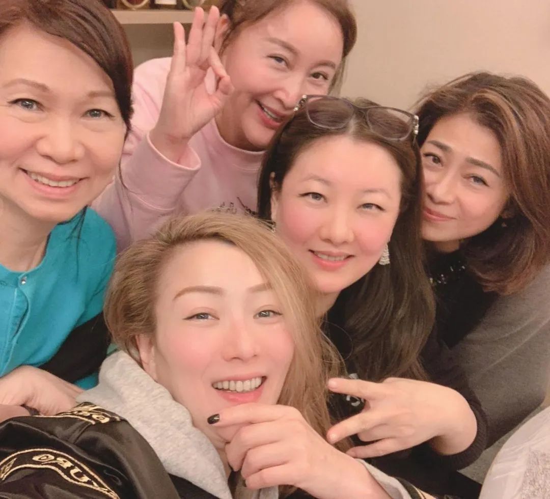 "Diving Queen" Fu Mingxia celebrates her birthday, and Sammi Cheng has ...