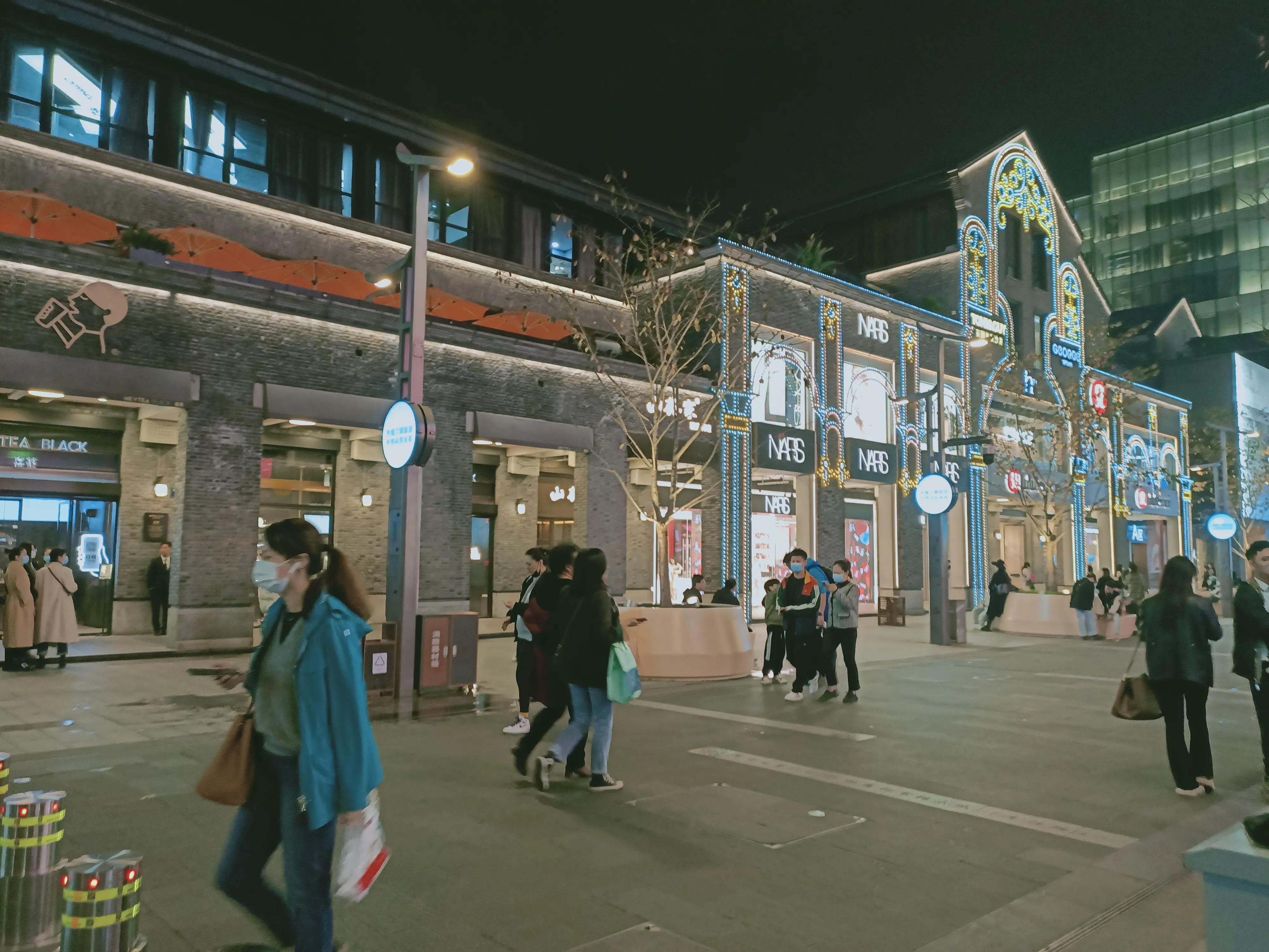 Hangzhou's busiest Hubin Yintai shopping district is worth visiting - iNEWS