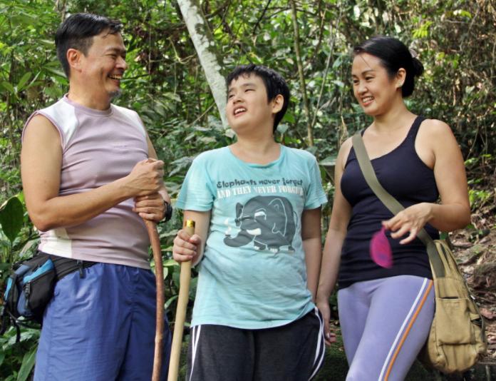 The 56-year-old Shidi Wen Shaoping drank water and swallowed the bottle ...