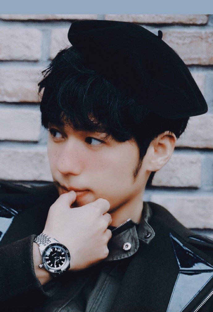 Beret style: Zhang Yixing, Xiao Zhan, Yi Yan Qianxi, Li Xian, Gong Jun, Wang Junkai, Wang Yuan ...