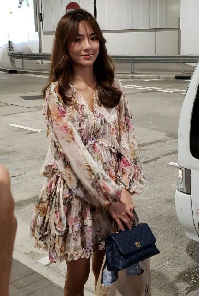 In the first round of interview for Miss Hong Kong in 2021, Chen Shiqi hits her face, "Sister-in ...