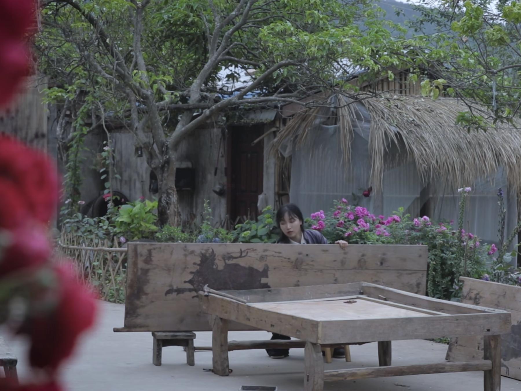 Li Ziqi treats guests to dinner, the scene is really spectacular ...