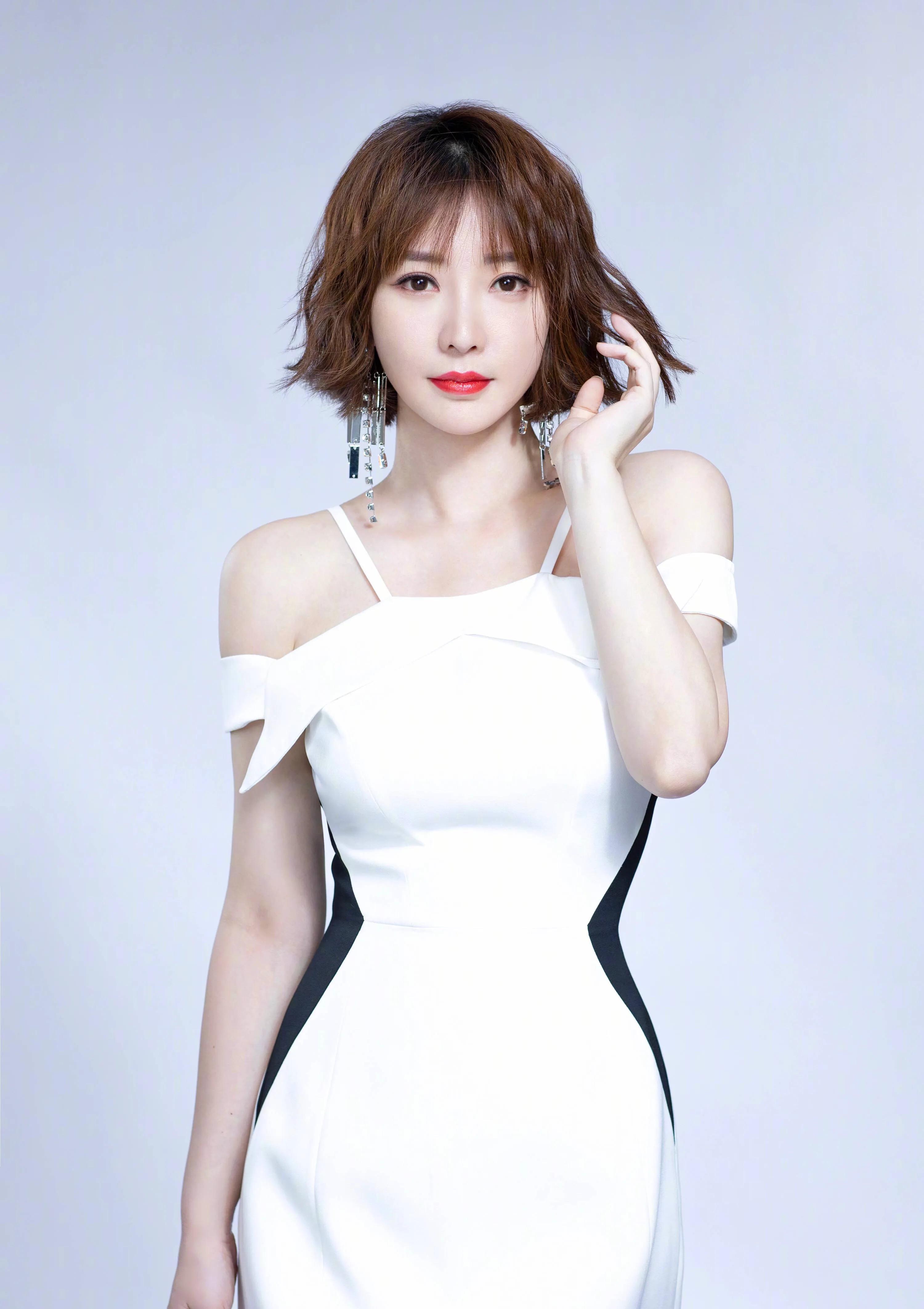 Liu Yan Photo Album - iNEWS
