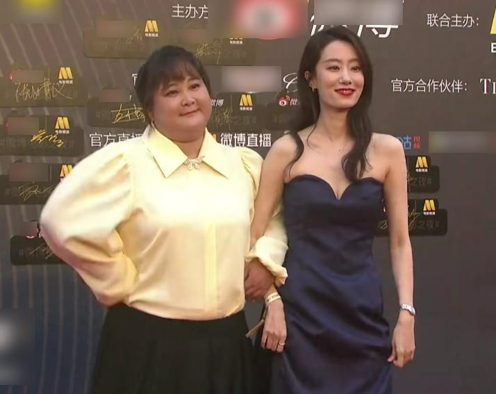Weibo night on the red carpet, Jing Tian Ni Ni has outstanding ...