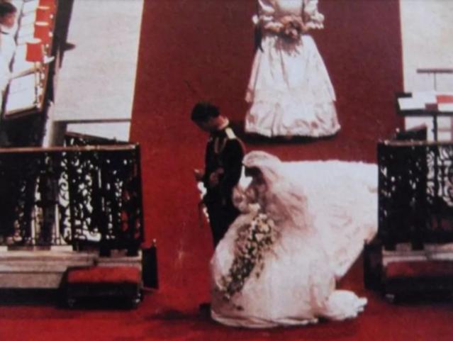 Diana curtsy as graceful as a fairy, but wrongly bowed in Thailand ...