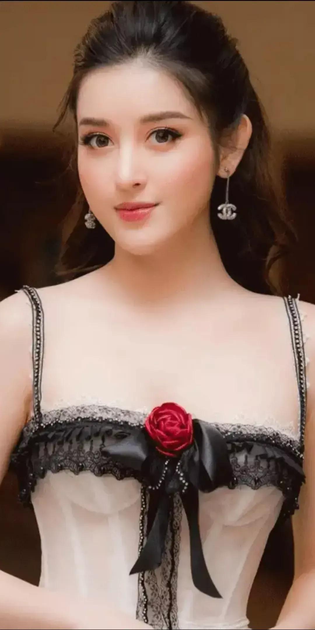 Vietnamese beauty model Nguyen Xuan Mei - iNEWS