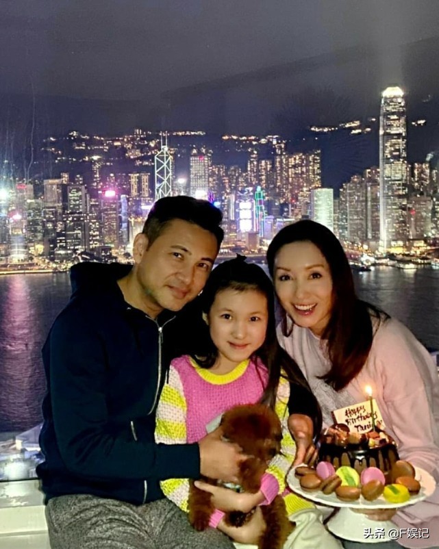 Lin Wenlong and Guo Keying were happy to celebrate her daughter's ...