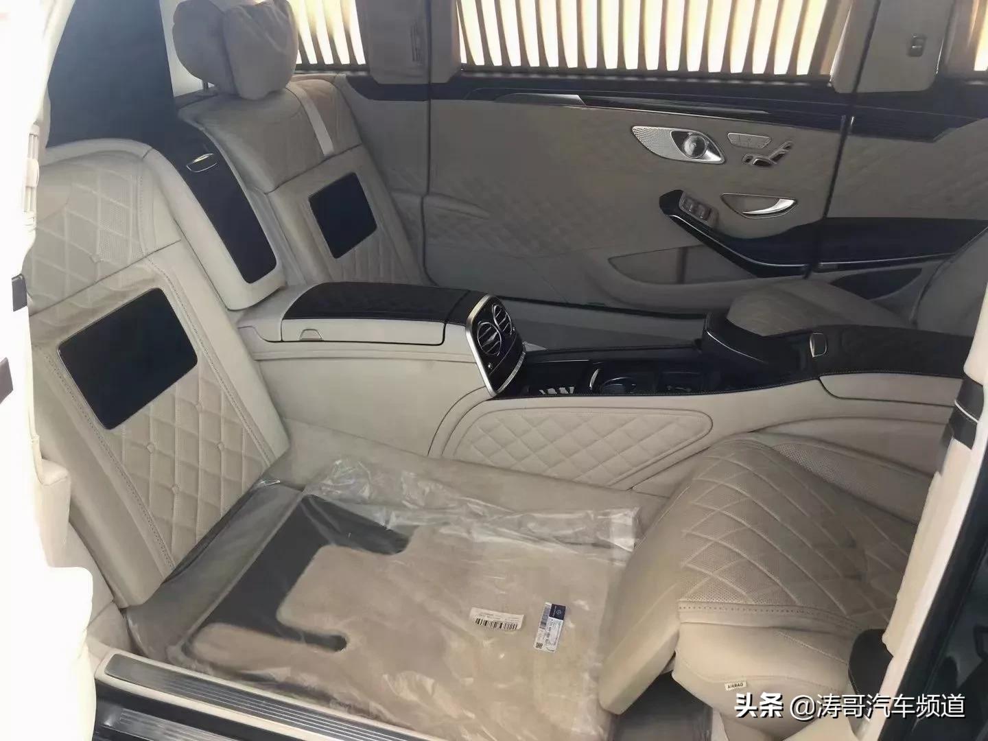 A real shot of 12.88 million Mercedes-Benz S680 Pullman, a walking office building! - iNEWS
